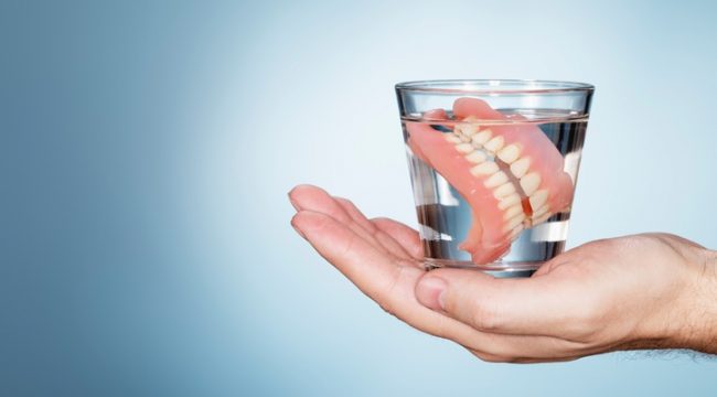 Consejos para cuidar las prótesis dentales - Clínica dental Alicia Felici